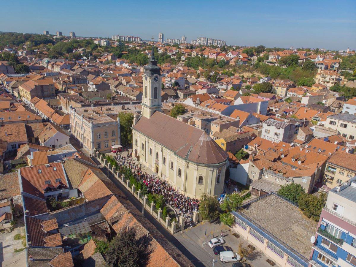 Ikonostas u crkvi rođenja Presvete Bogorodice u Zemunu oslikao čuveni Arsenije Todorović | Mondo