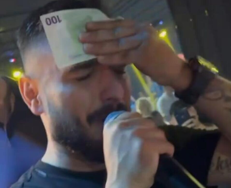 Isplivao snimak Darka Lazića kako peva na gej svadbi | Mondo