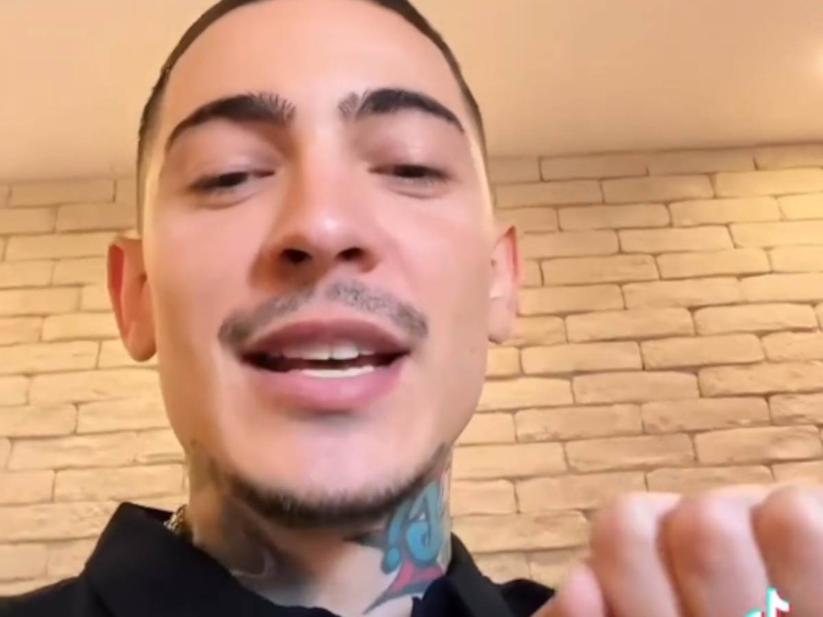 Reper Mili se snima za Onlifens i ima više devojaka u isto vreme | Mondo