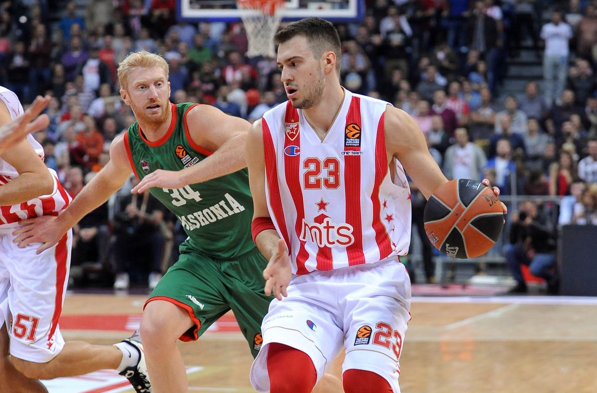 Košarkaš Čejs Badinger igra odbojku na Olimpijskim igrama | Mondo