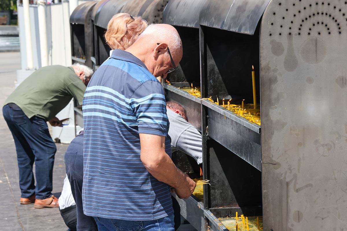 Da li treba nameniti svaku sveću u crkvi ili se pali jedna | Mondo