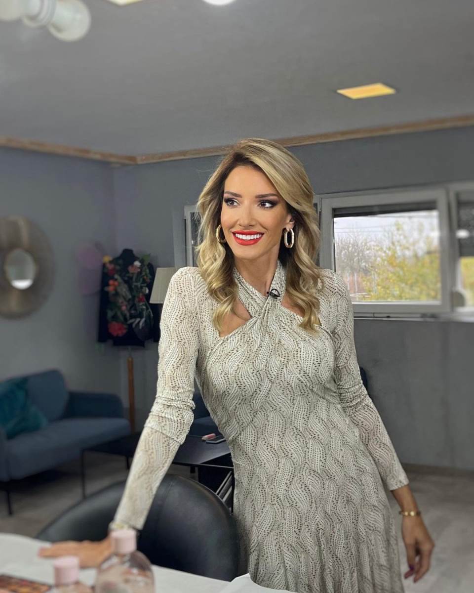 Malo ko zna koji težak fakultet je završila Jovana Joksimović: Umalo ...