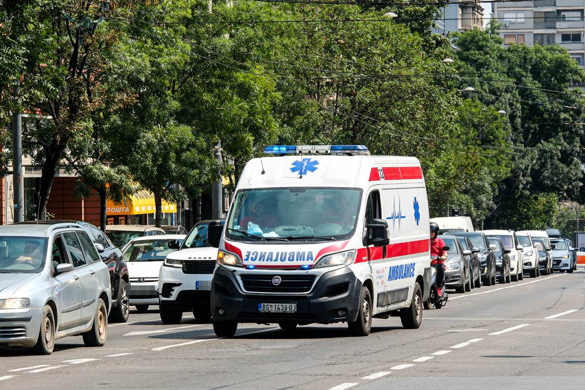 Beba preminula nakon pada niz stepenice, majka privedena | Mondo