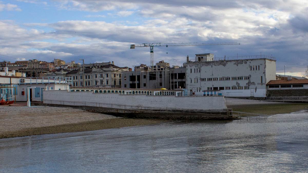 Zid na plaži u Trstu koji odvaja muškarce i žene | Mondo
