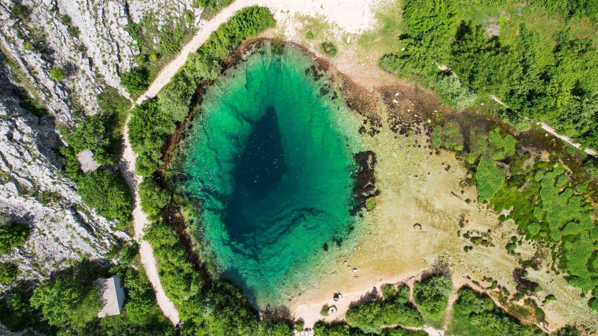 Veliko vrilo izvor reke Cetine najlepše mesto u Hrvatskoj | Mondo