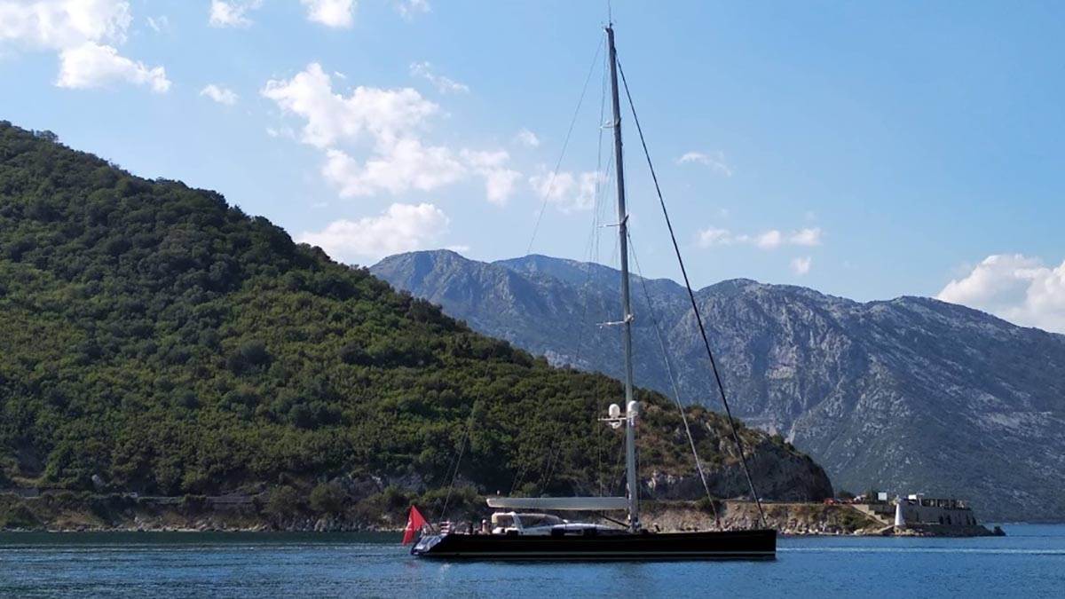 Neobični katamaran od 35 miliona evra plovi Jadranom | Mondo