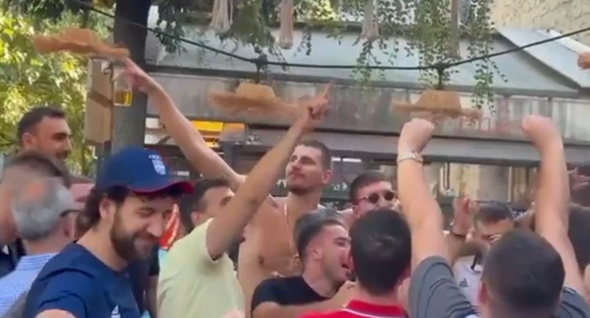 Bogdan Bogdanović peva sve za Partizan, pored njega Jokić i Micić | Mondo