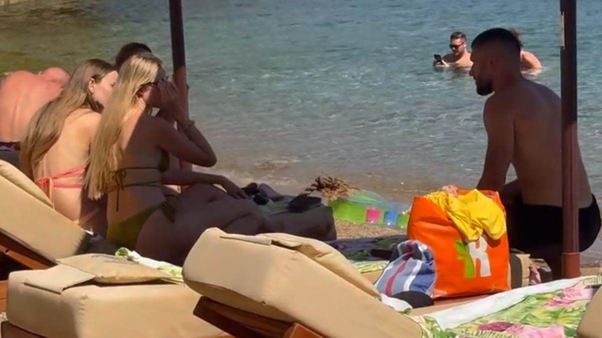 Užičanin muvao devojku na plaži u Crnoj Gori | Mondo