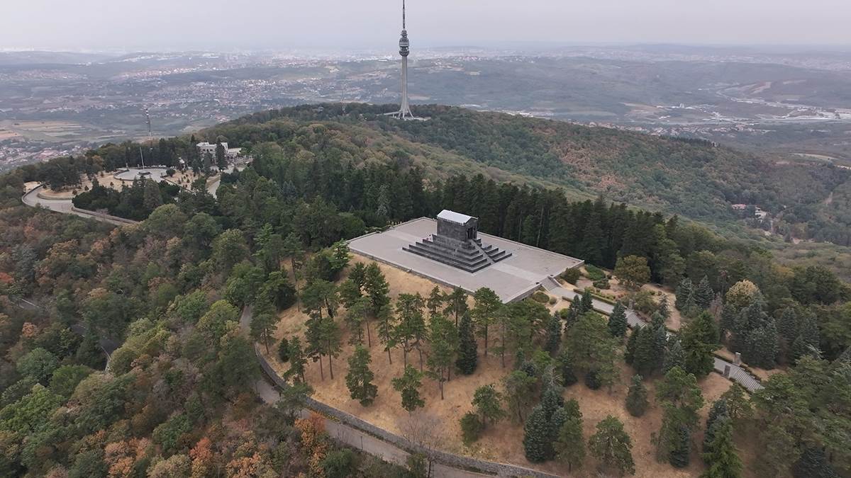 Žrnov sa Avale uništen da bi nastao Spomenik Neznanom junaku | Mondo