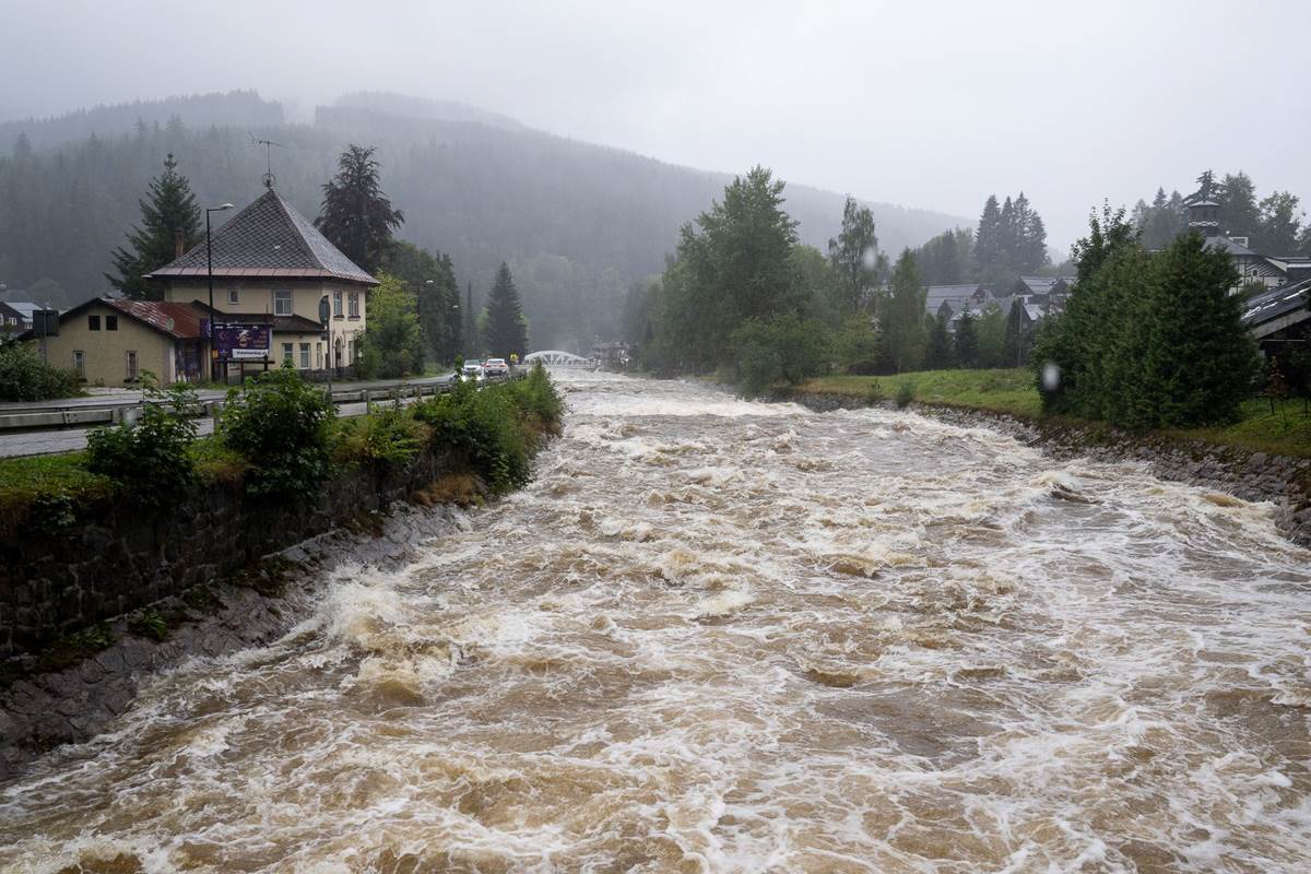 Mađarskoj prete velike poplave raste nivo Dunava | Mondo