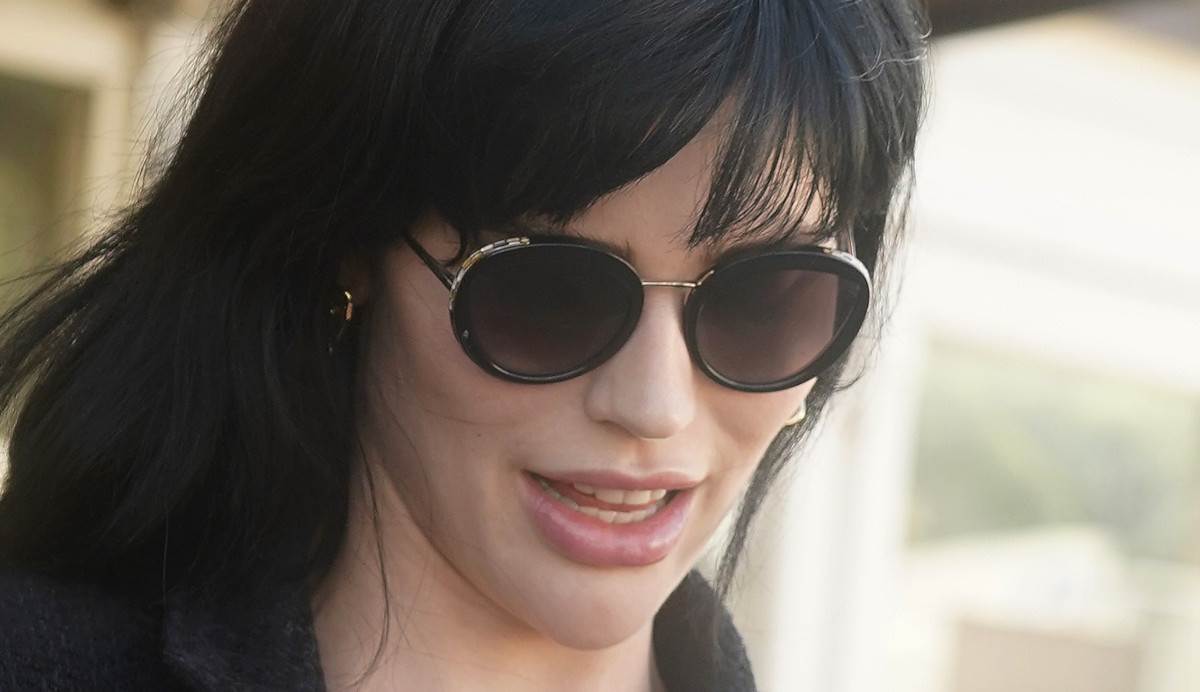 Deniz Dejm imala dečka od 73 godine | Mondo