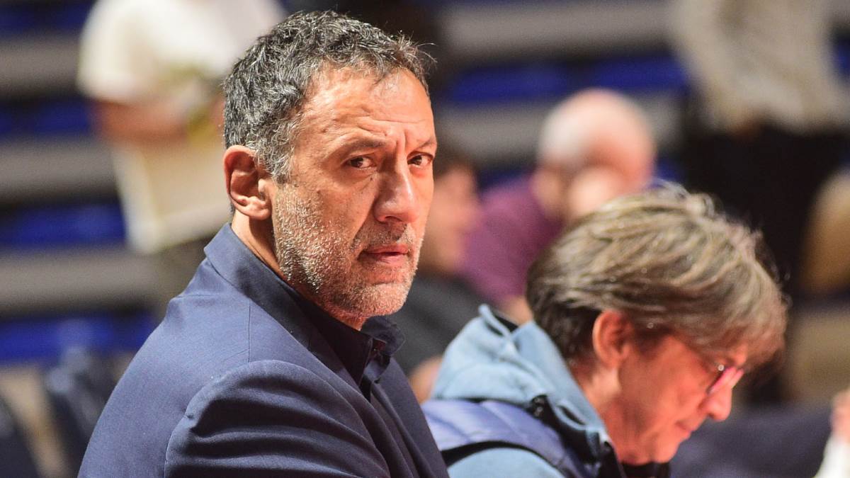 Vlade Divac na Partizanovoj utakmici i Venjan Gabrijel košarkaš ...