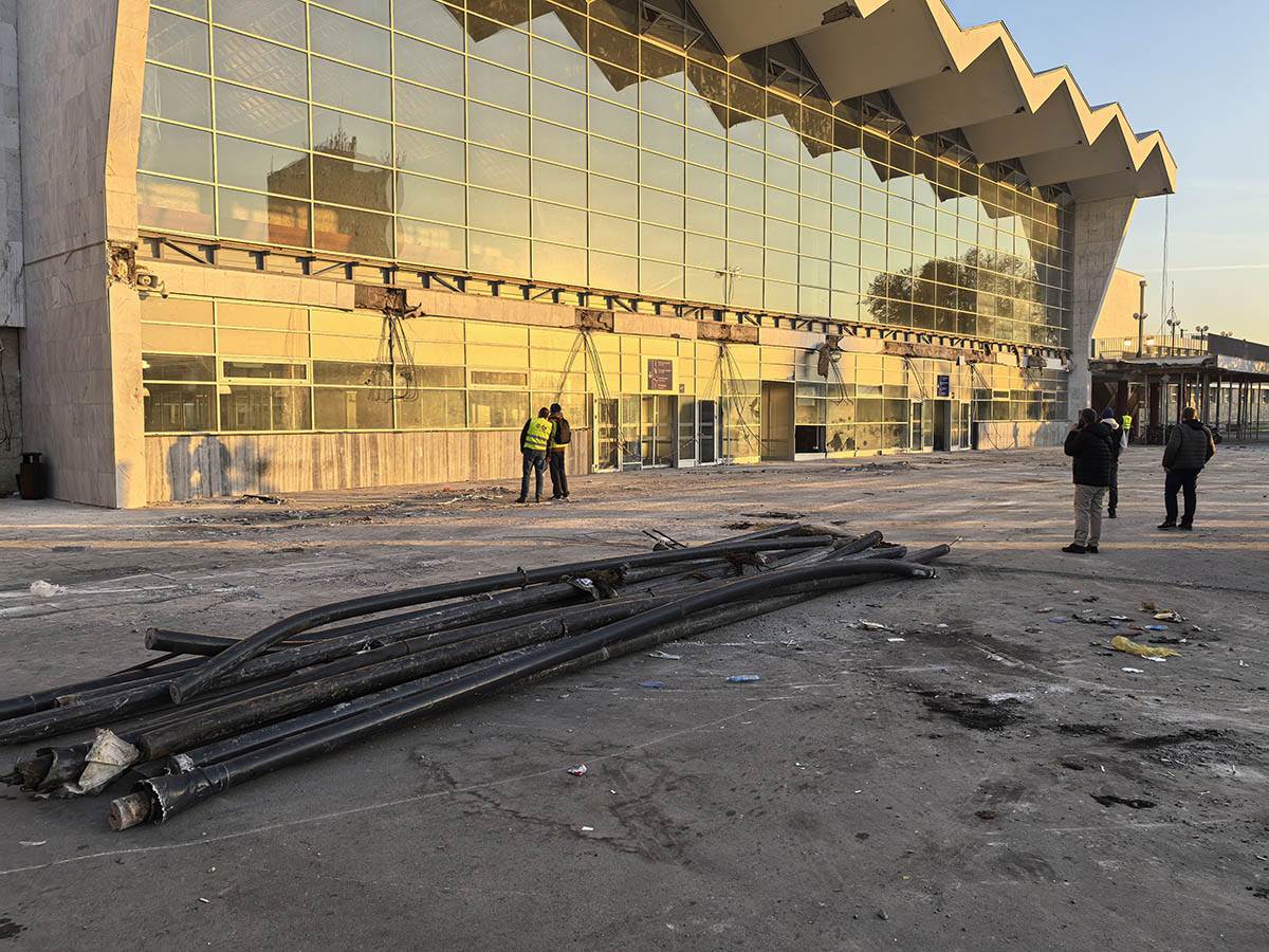 Zašto nadstrešnica nije renovirana na vreme? Poznato ko će utvrditi ...