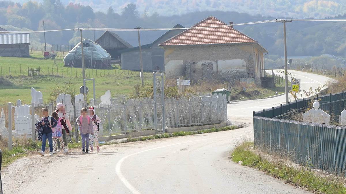 Kako se živi u surovom selu Ugao | Mondo