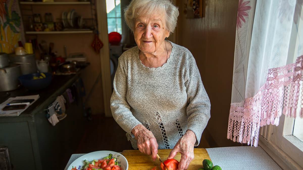 Zašto stariji ljudi mirišu drugačije | Mondo