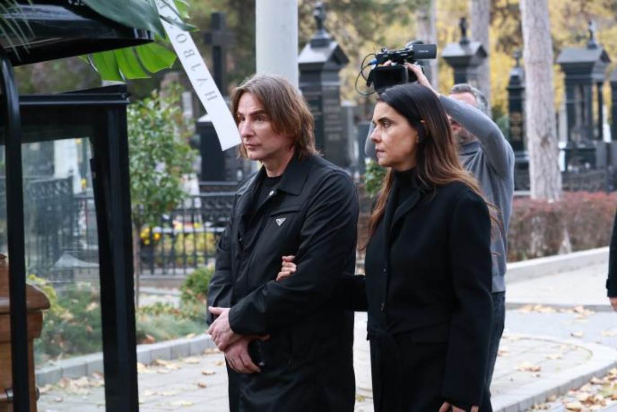 Željko Mitrović održao potresni govor na sahrani majke | Mondo