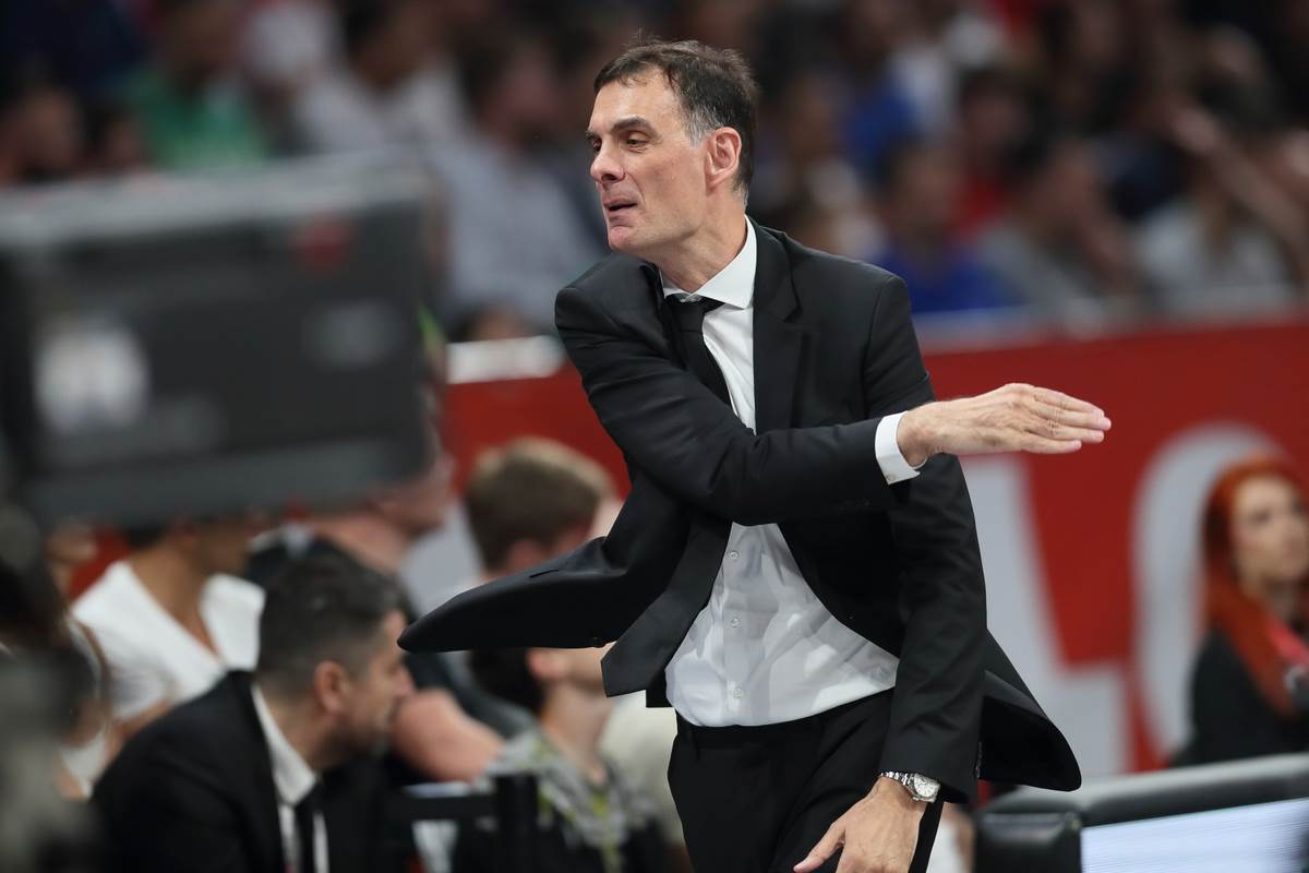 Trener Olimpijakosa Jorgos Barcokas gurnuo pomoćnika Partizana Vlade ...