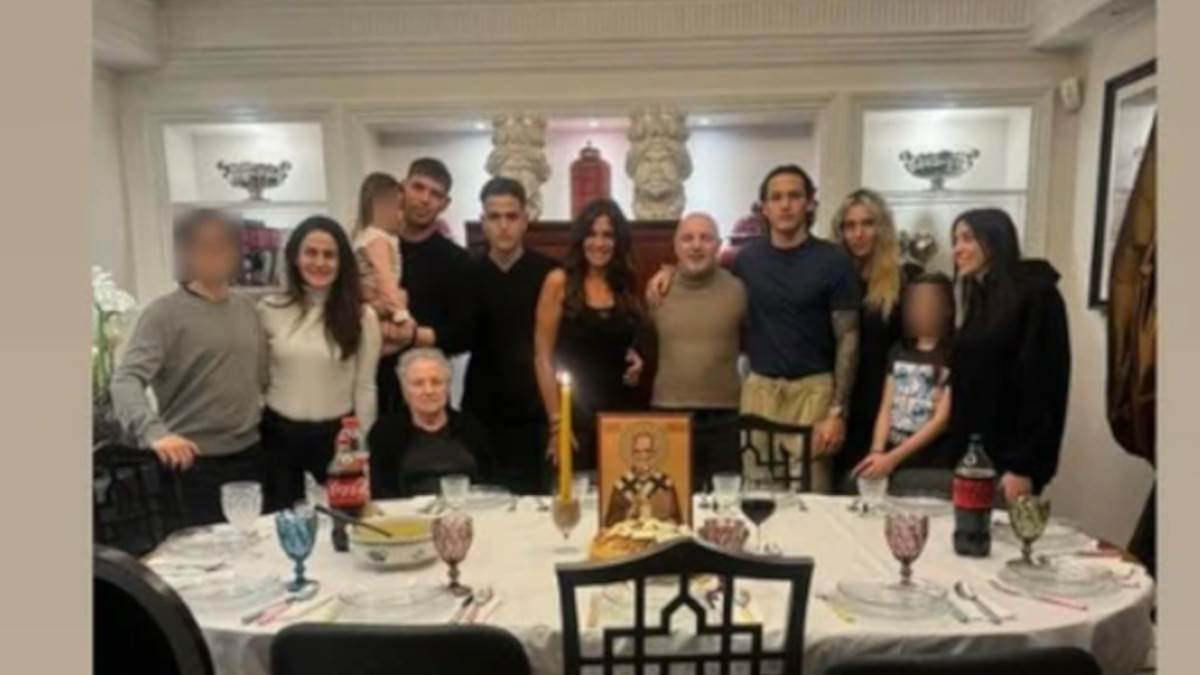 Porodica Siniše Mihajlovića slavi Svetog Nikolu u Rimu | Mondo