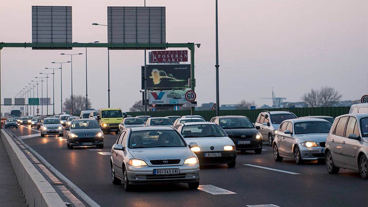 zašto vozači skidaju prednje tablice sa automobila | Mondo