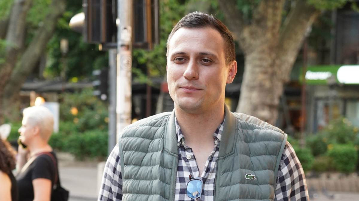 Kako izgleda supruga glumca Nikole Glišića koji se na filmu ljubio sa Slavenom Došlom | Mondo