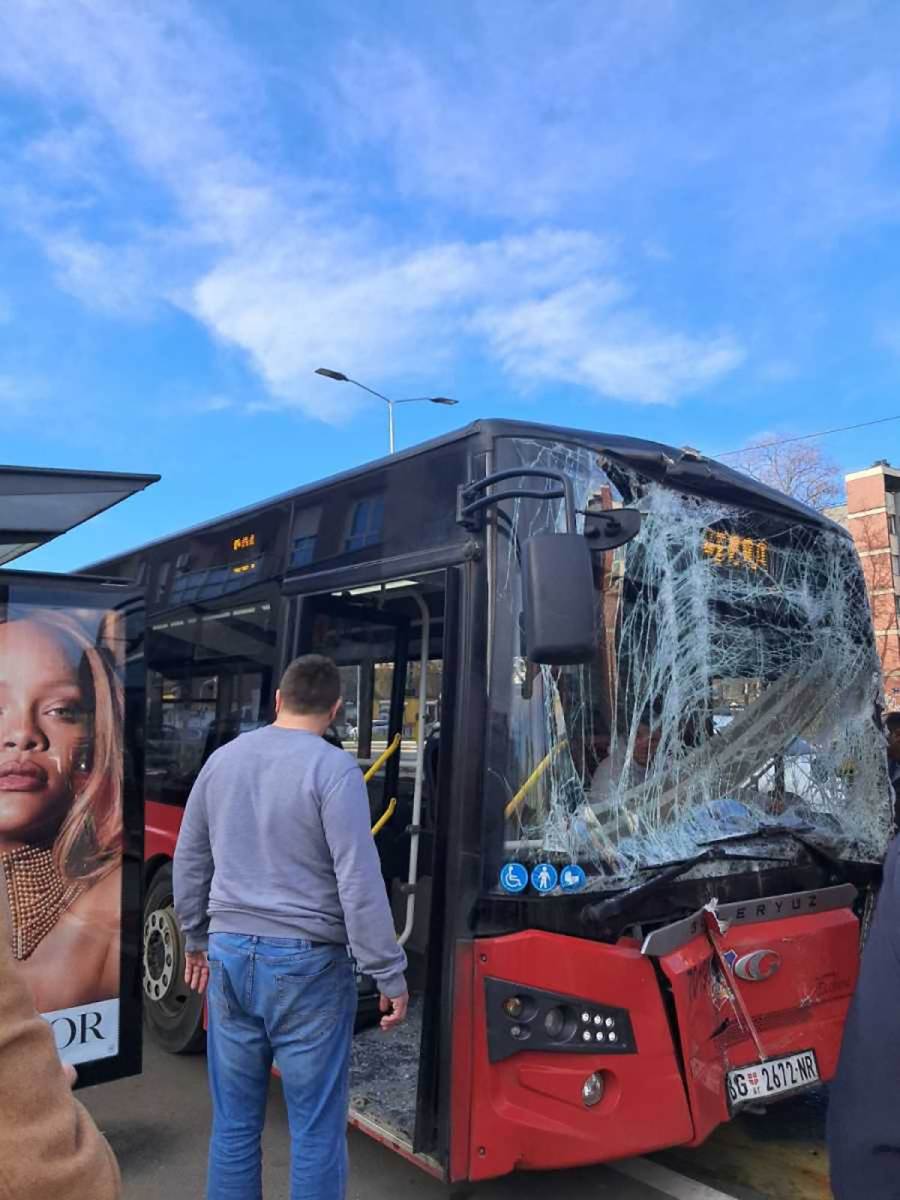 Oglasilo se tužilaštvo o sudaru autobusa na Novom Beogradu | Mondo