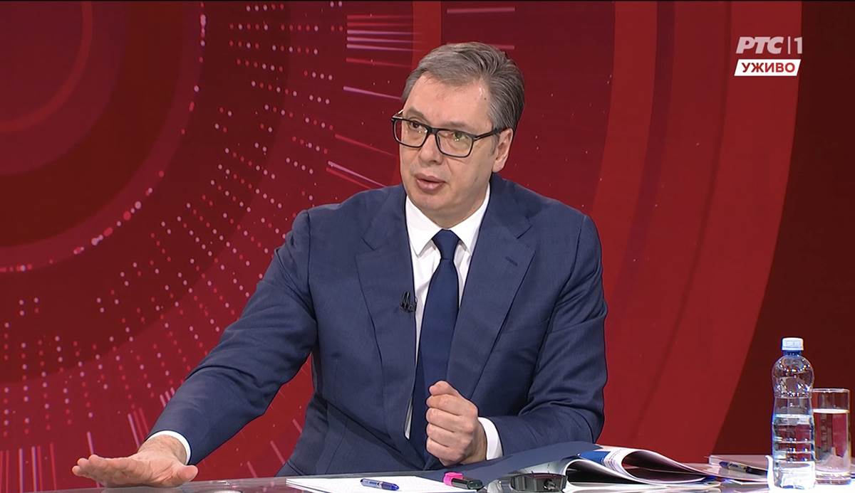 "Izvinjavam se građanima Srbije i novinarima RTS-a": Aleksandar Vučić ...