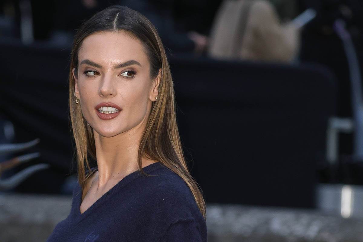 Alesandra Ambrosio u donjem vešu na Nedelji mode | Mondo