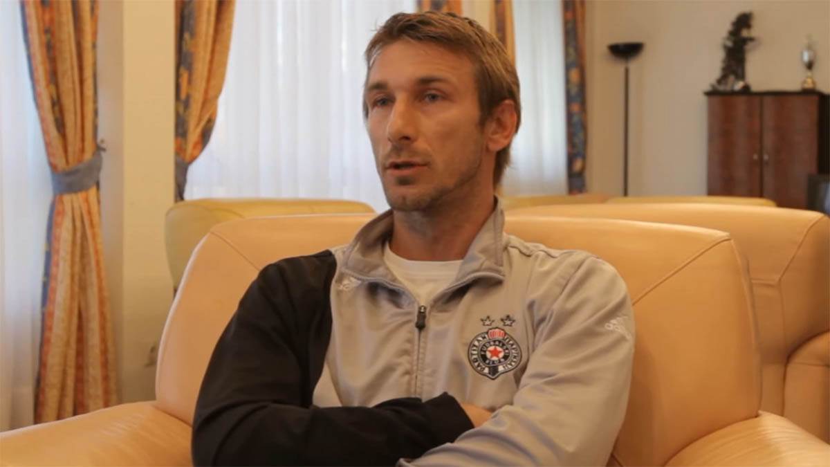 Imao je bend, svirao gitaru i nije slušao narodnjake: Radiša Ilić je ...