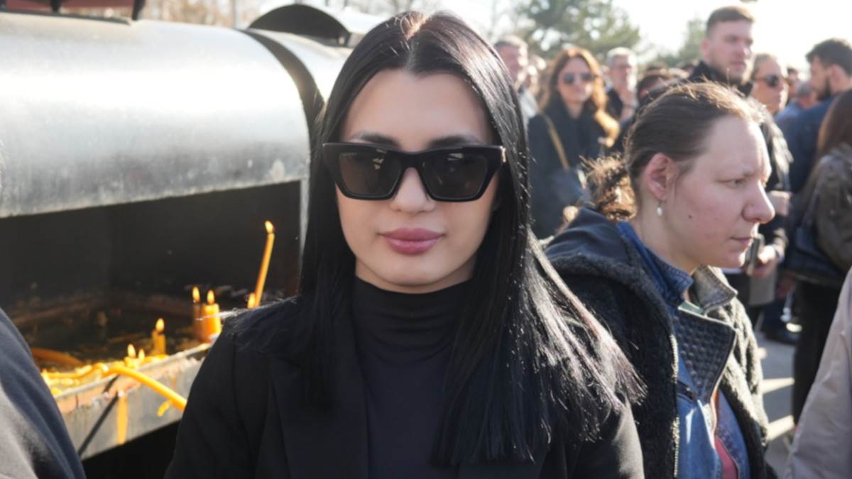 Vršnjaci su je ismevali, sad za pesmu uzme 20.000 €: Pevačica doživela napad u Beogradu, a majku ...