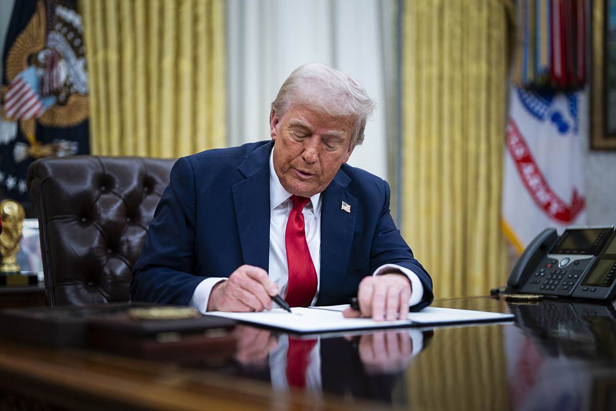 Donald Tramp donosi odluku o uvođenju carina | Mondo