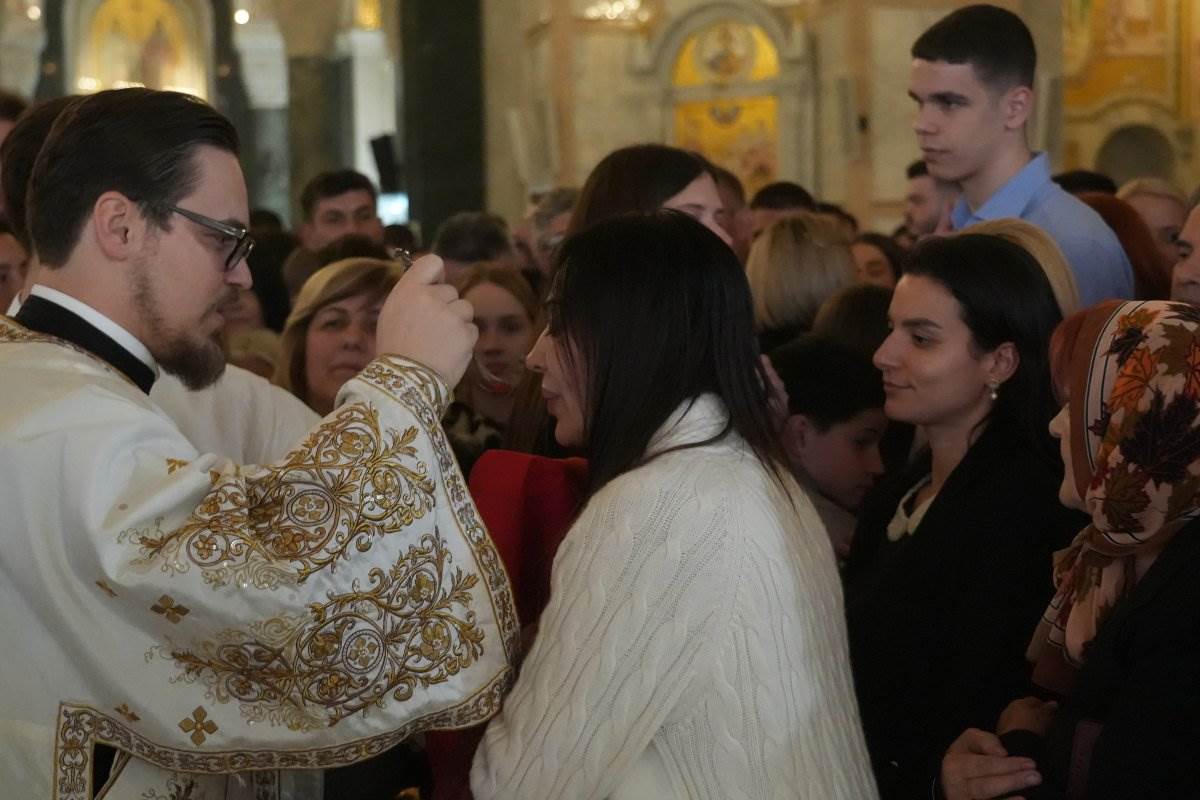 Ceca na ponoćnoj liturgiji u Hramu Svetog Save, kraj nje i najopasnija ...