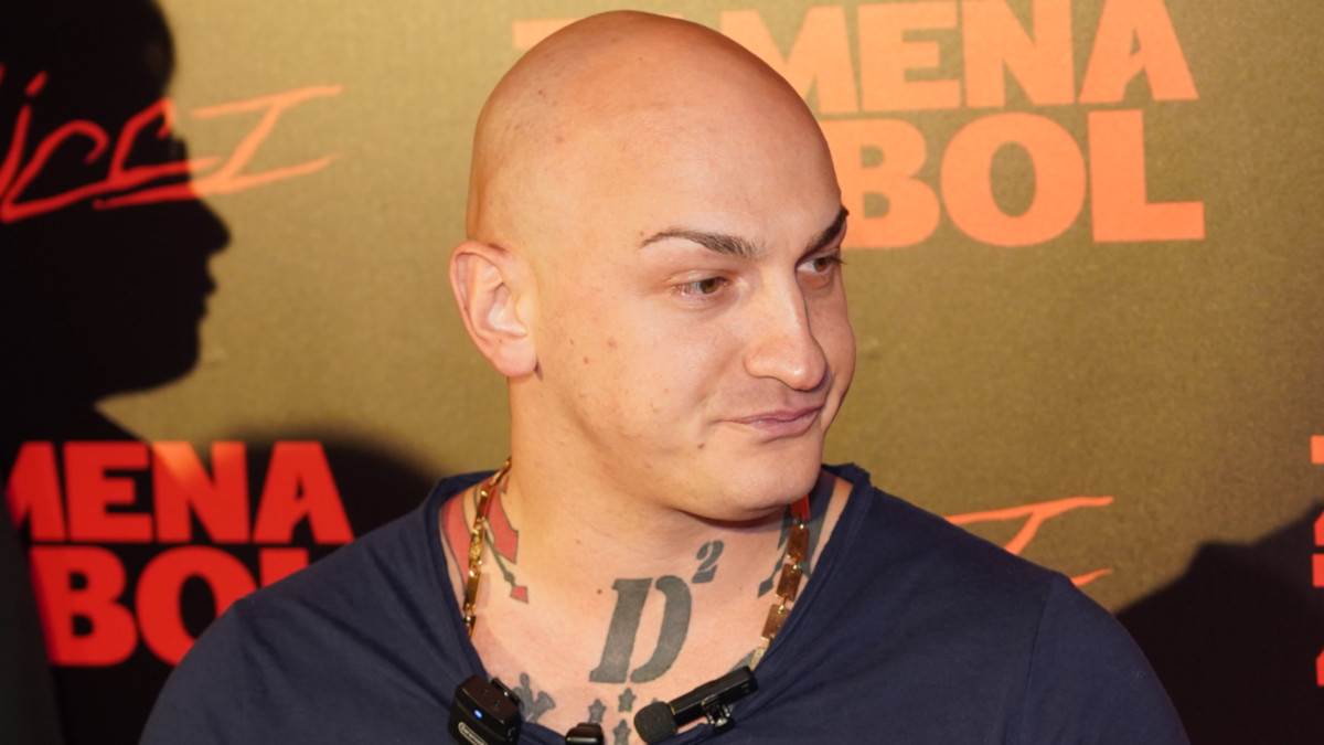 Desingerica radi čučnjeve s fanom | Mondo