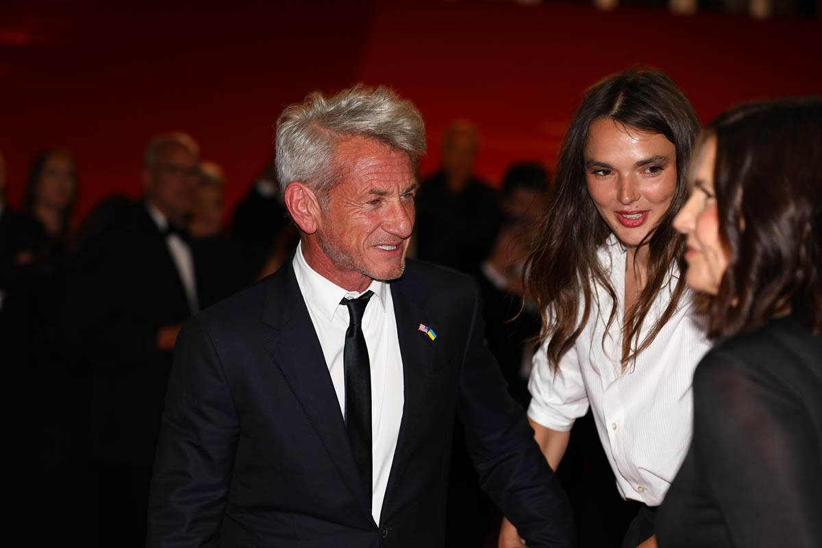 Šon Pen prošetao 34 godine mlađu na Kanskom festivalu pa ukrajinske ...