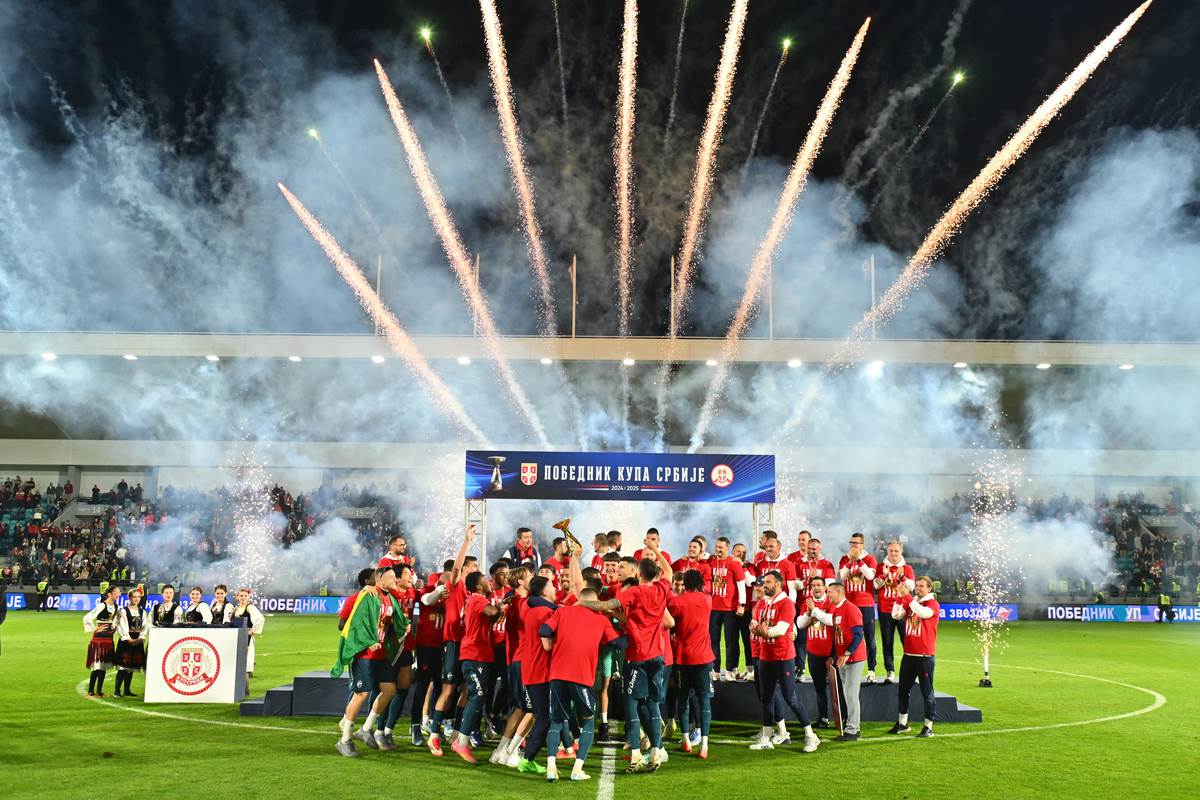 Fudbaleri Crvene zvezde slavlje Kupa Srbije | Mondo