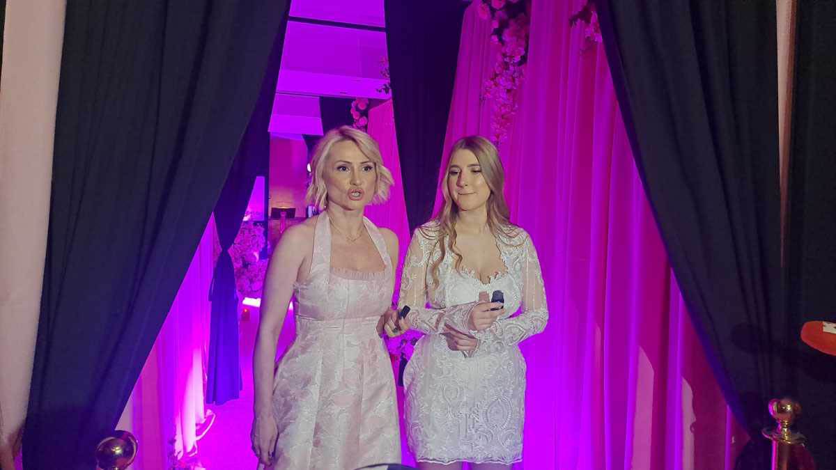Ćerka Goce Tržan izašla u grad u haljini sa čipkom: Pevačica odmah ...