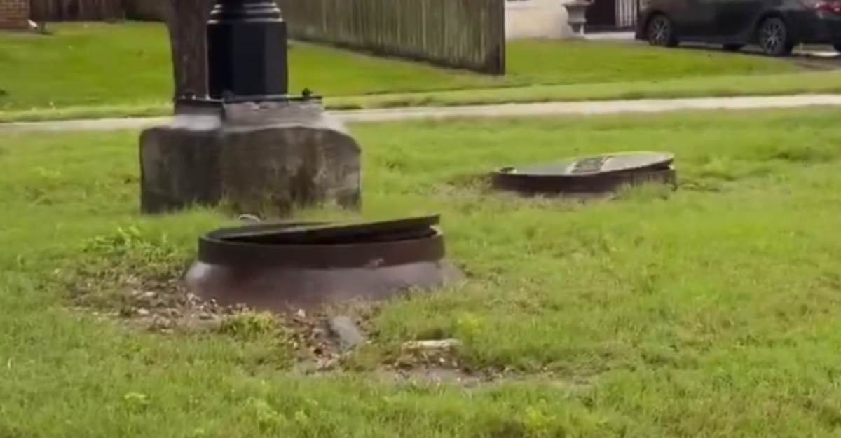 Bizaran snimak šahtova koji levitiraju u vazduhu sami od sebe | Mondo