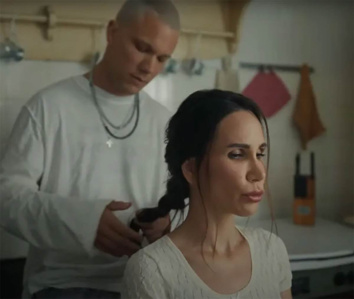 Relja Popović o eksplicitnom spotu i kritikama kolega | Mondo