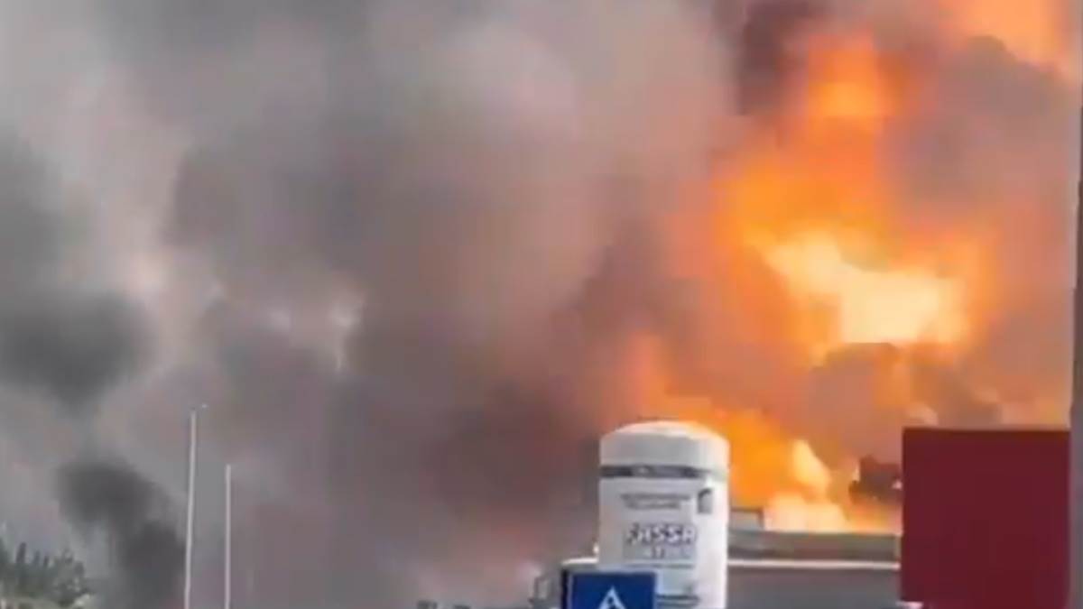 Eksplodirala benzinska pumpa u Rimu | Mondo TV