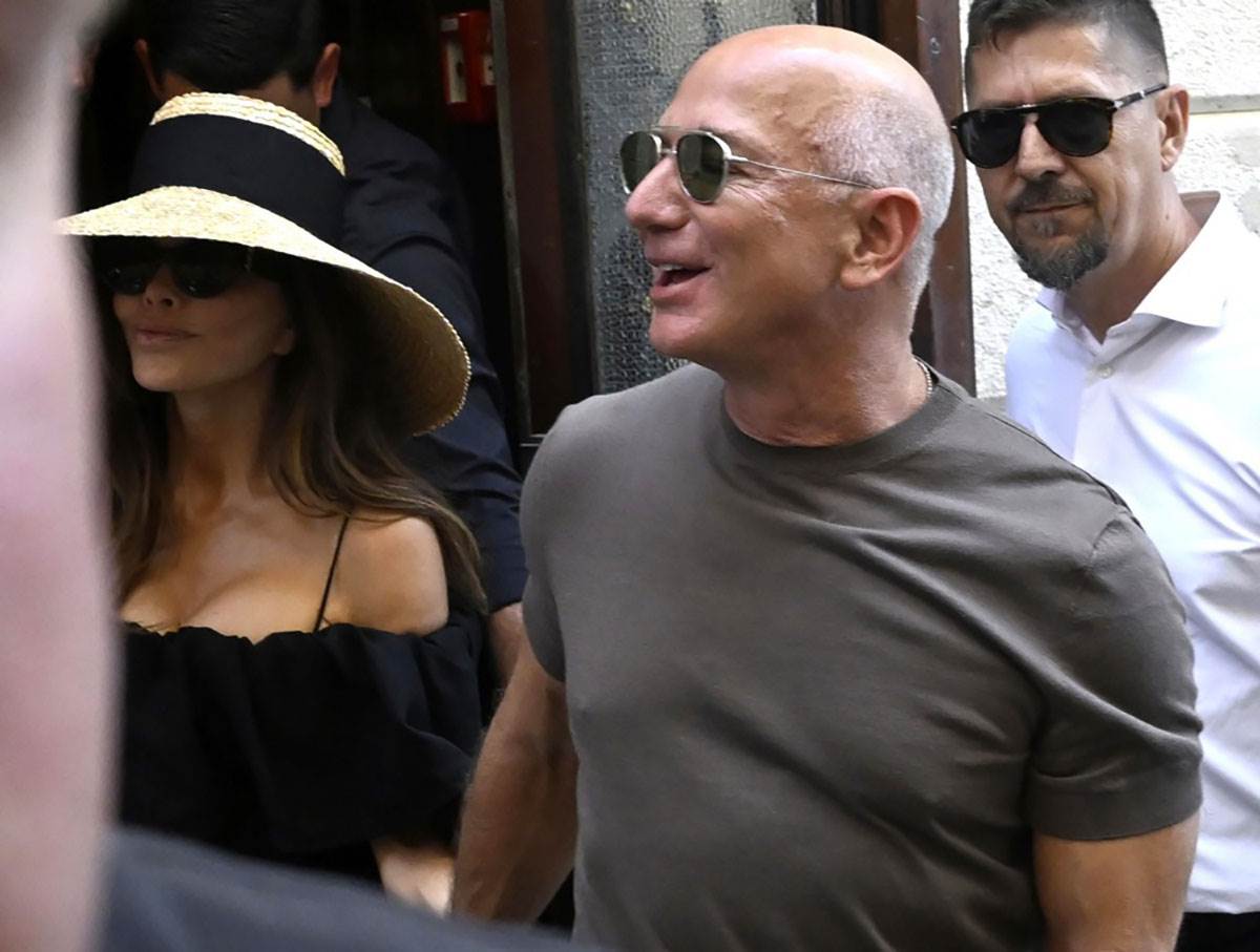 Džef Bezos i Loren Sančez plešu u klubu na Ibici | Mondo