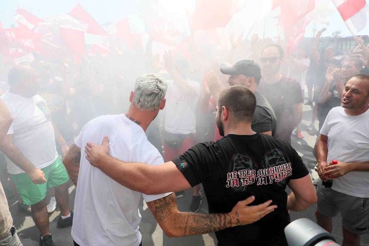Delije dočekale Marka Arnautovića na aerodromu | Mondo