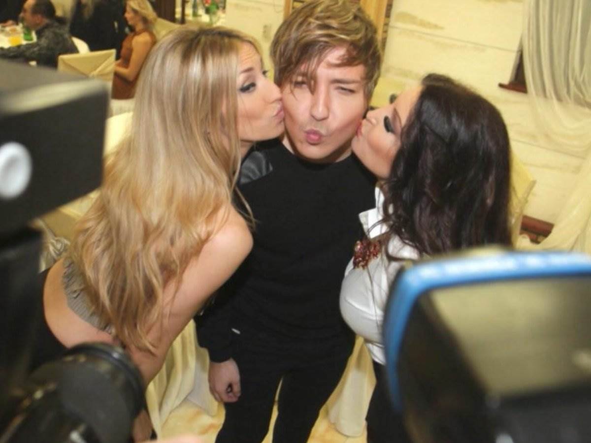Milan Stanković na žurci s kolegama | Mondo
