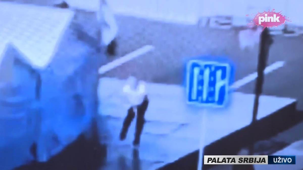 Pogledajte video snimak napada ispred Skupštine Srbije | Mondo