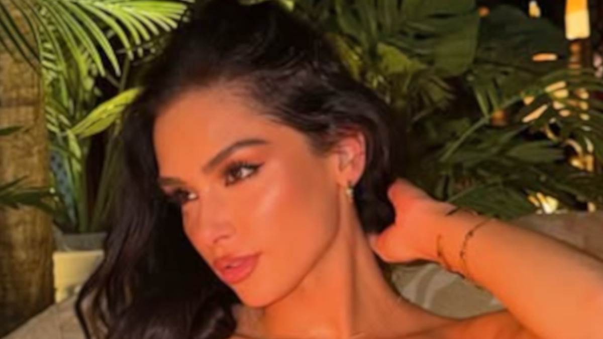 Anja Bla se sunča na plaži u Dubaiju dok okolo padaju bombe i uvedeno ...