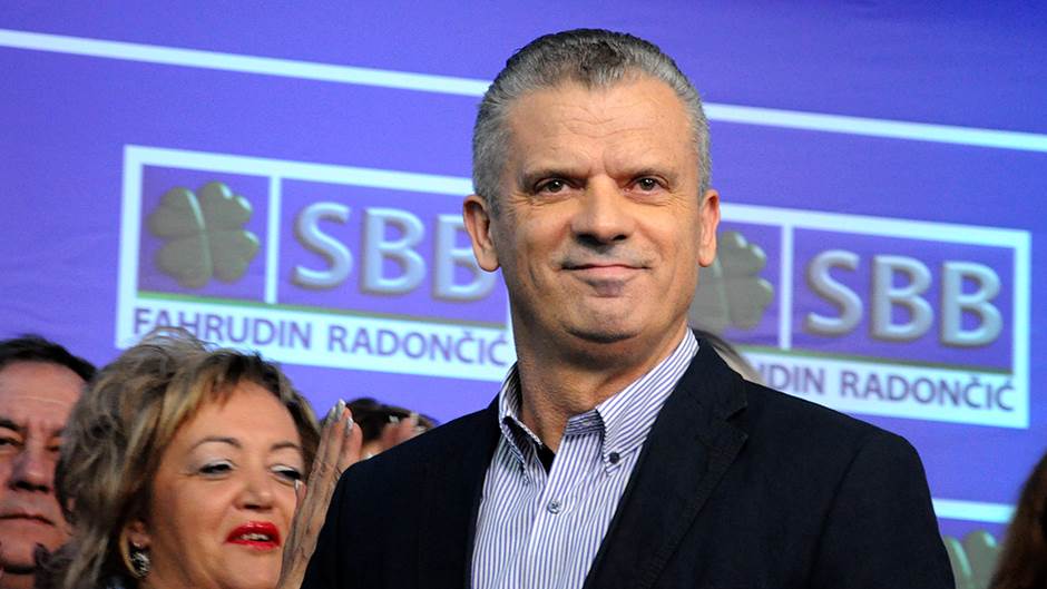 Uhapšen vlasnik Dnevnog avaza! (FOTO) | Mondo