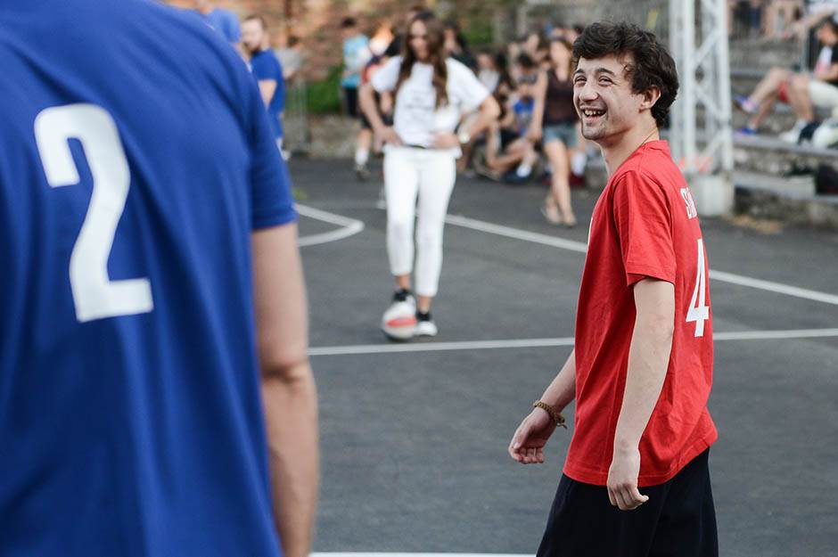 Moja generacija Z serija RTS | Mondo