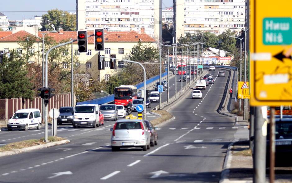 Muškarac skočio sa Plavog mosta samoubistvo u Beogradu | Mondo