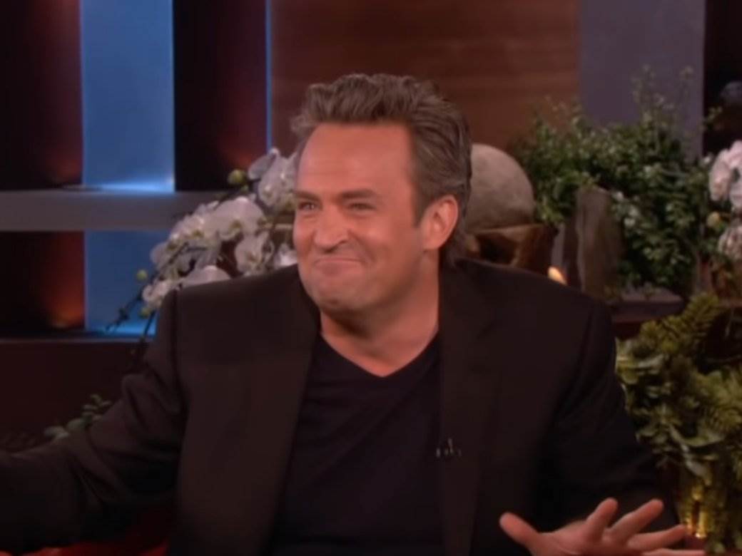 prijatelji serija cendler glumac metju peri se zeni 22 godine mladja ...