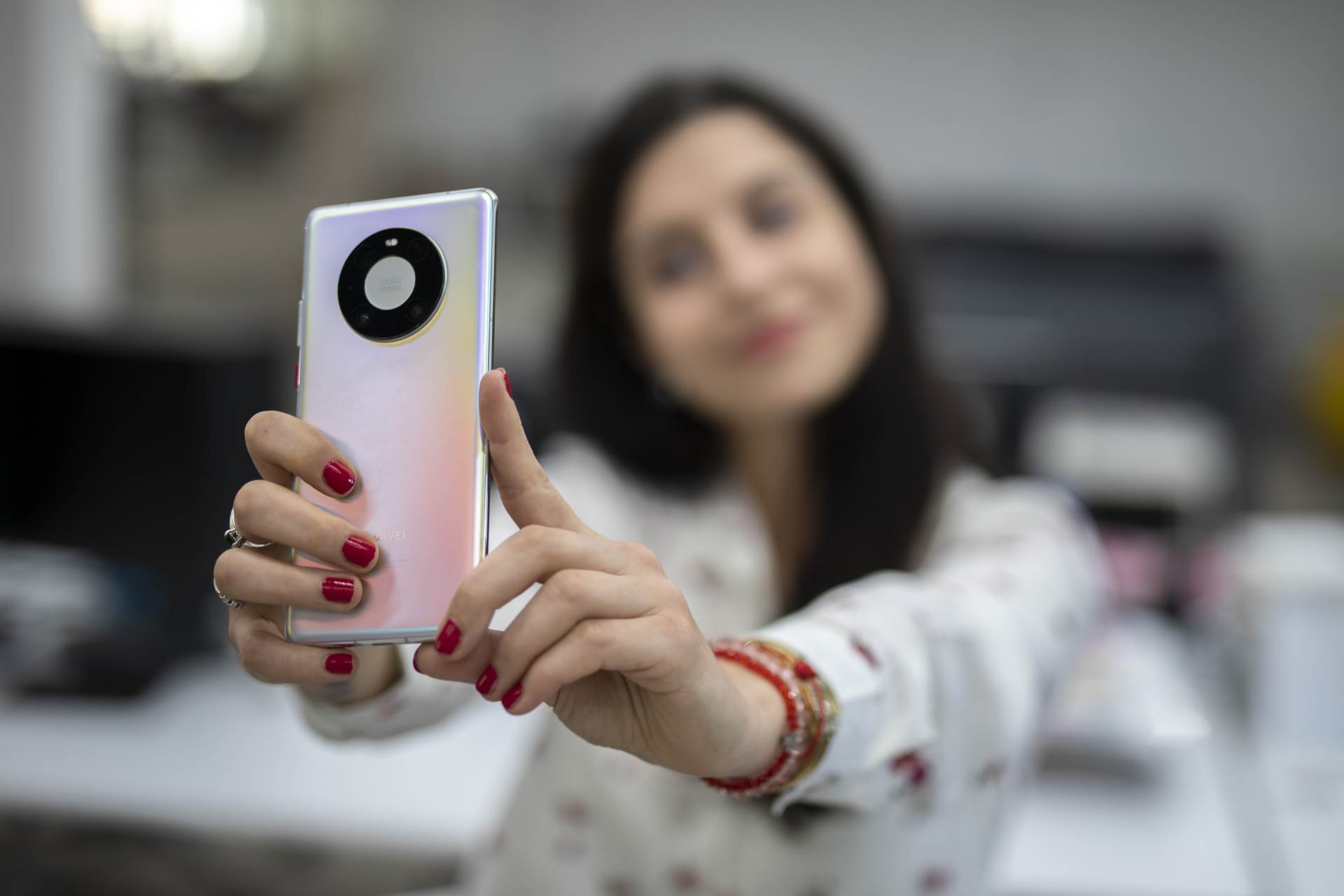 Najbolje poze za slikanje selfija telefonom | Mondo