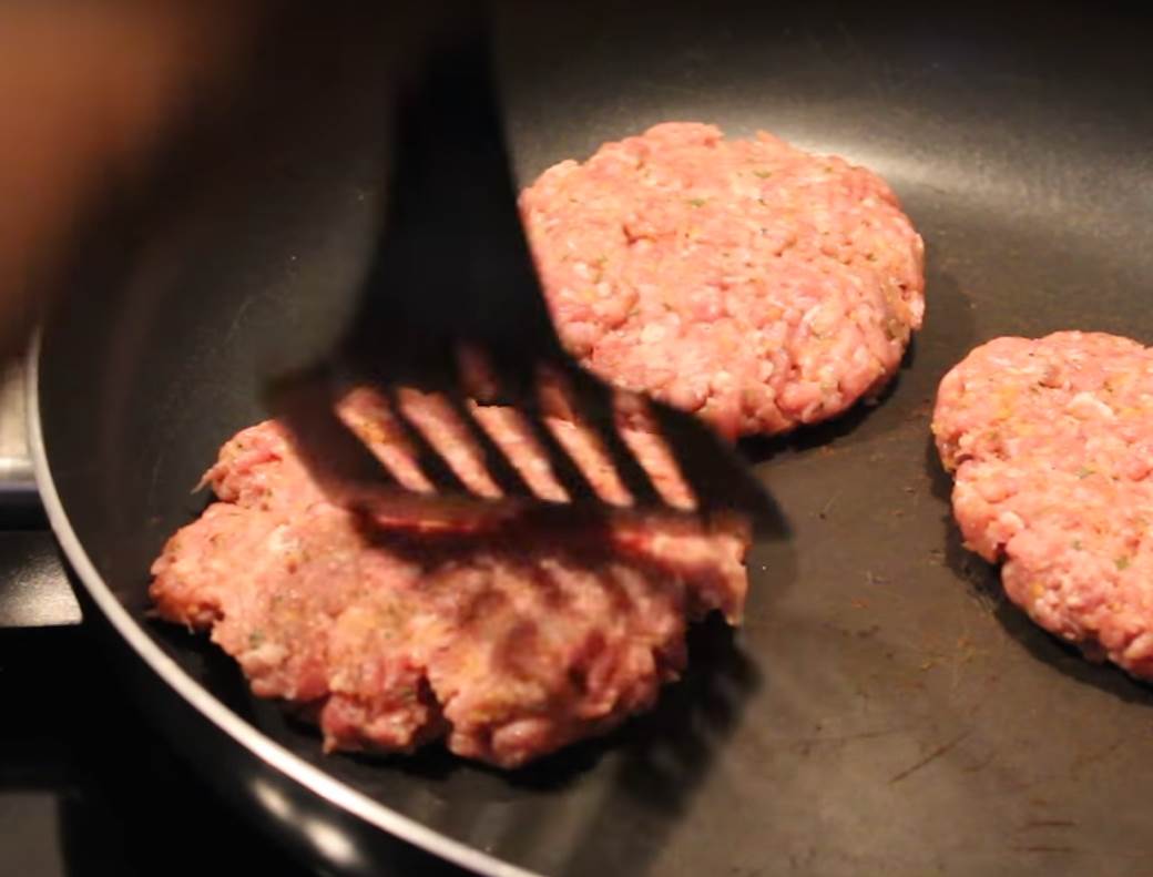 pljeskavice cevapi rostilj mleveno meso saveti kuvara | Mondo