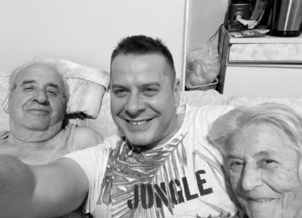 Vlado Georgiev na koncertu pesmu Trebam te ja posvetio majci | Mondo